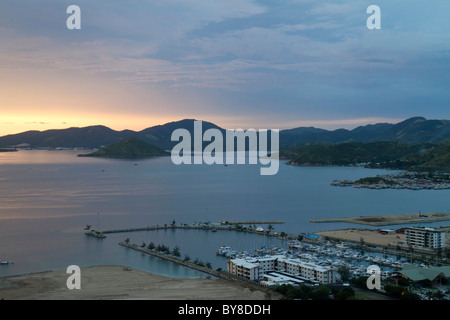 Port Moresby / Papua New Guinea: Wooden houses over the water in ...