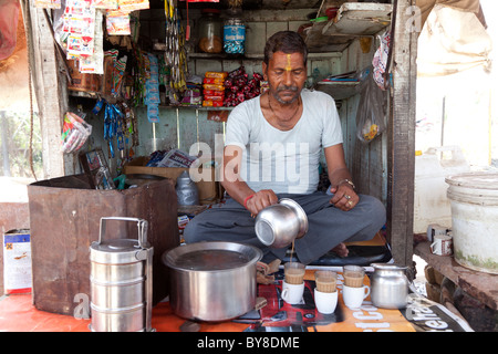 Tea Stall tea shop tea vendor pouring tea in kulhad Varanasi Uttar ...