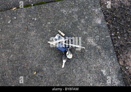 lost dropped or stolen keys on a street Stock Photo - Alamy