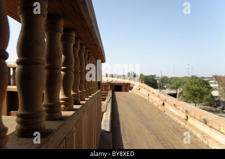 Traditional shipbuilding in Mandvi (Kutch, India). The ships here are ...