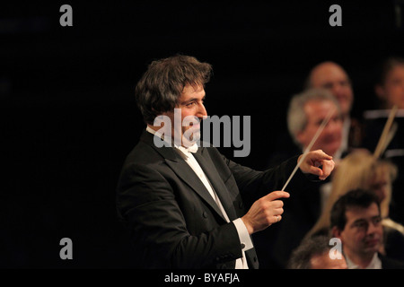 Daniel Raiskin, chief conductor of Staatsorchester Rheinische ...
