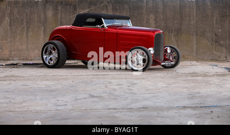 1932 Ford Roadster in red with black roof Hot rod Stock Photo - Alamy