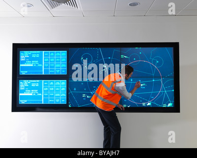 Air traffic control radar screen of aircraft above Luton airport, UK ...