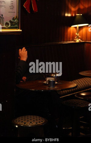 Ireland, Dublin, Irish bar, hand Stock Photo - Alamy