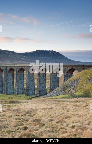 Ingleborough from Ribblehead Viaduct Stock Photo - Alamy