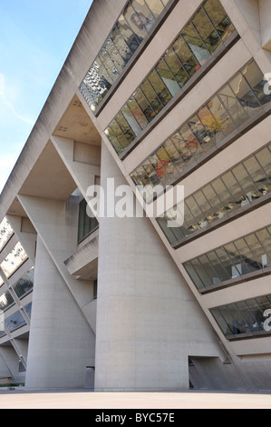 Dallas, Texas: Dallas City Hall is a modern building designed by I. M ...