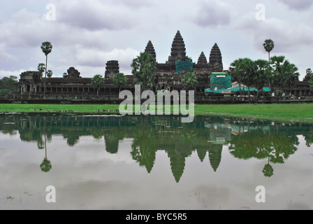 Reflection pool at Angkor Wat, Cambodia Stock Photo - Alamy