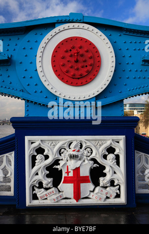 Detail of Tower Bridge London Crest Heraldry Stock Photo - Alamy