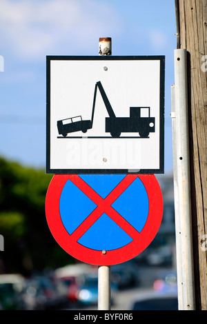Greek no waiting or parking sign Stock Photo - Alamy