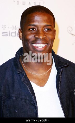 Deonce T-Mobile Debuts the Newest Limited Edition Sidekick 3 'D- Wade ...