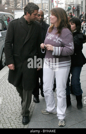 Gerard Butler walking to his hotel Berlin, Germany - 14.02.07 Stock ...