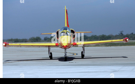 L39 Firecat Jet piloted by Rich Perkins 42nd Point Mugu Air Show at ...