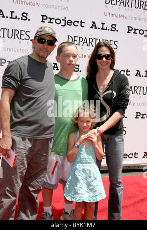 Richard Schiff, Shelia Kelley with son Gus and daughter Ruby Christine ...