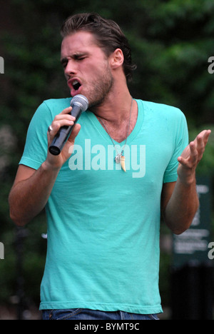 Josh Strickland of the musical 'Tarzan' 'Walk on the Wild Side 7' to ...