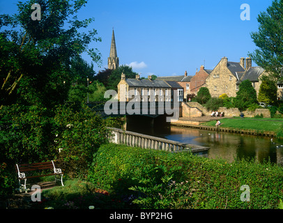 Summer view of the bridge over the river Great Ouse, Great Barford ...