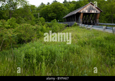 USA, New Hampshire, Lebanon, Packard Hill Covered Bridge across Mascoma ...