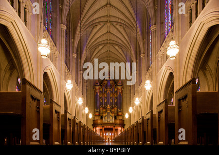 USA, North Carolina, Durham, Towering vaulted interior of Duke ...