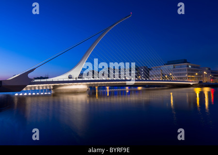 Samuel Beckett Bridge at night Dublin Ireland Stock Photo - Alamy