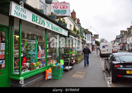 Highworth, Wiltshire, England: the market square and town centre Stock ...