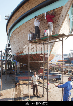 Arab dockyard workers repair a dhow in Jaddaf dockyard, Dubai, UAE ...
