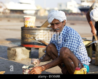 Portrait of Arab dockyard worker, Jaddaf dockyard, Dubai, UAE Stock ...