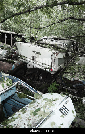 Wrecked oldtimer cars Stock Photo - Alamy