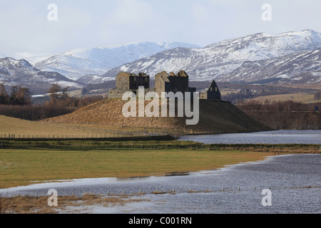 Castle ruin ( Wolf of Badenoch) on Loch an Eilein, Rothiemurchus ...