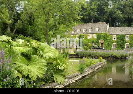 The Swan Inn, Bibury, Gloucestershire, Cotswolds, England, UK Stock ...