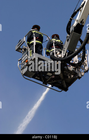 hydraulic ladder of fire engine. rescue firefighting truck details ...