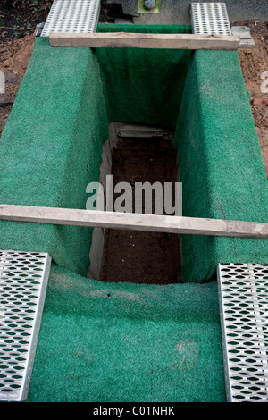 Open and empty tomb in a cemetery. The tomb is at ground level Stock ...