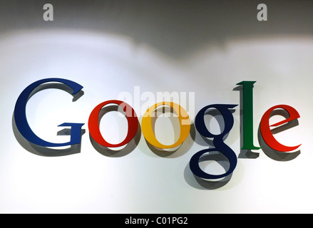 Google logo on wall Stock Photo - Alamy