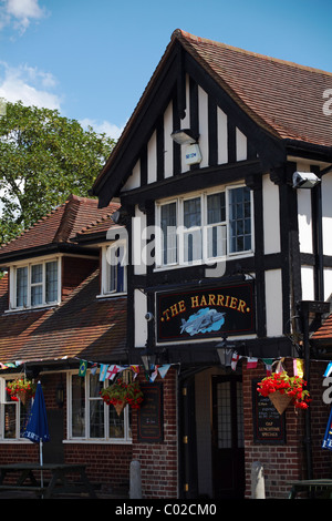 The Harrier pub at Hamble village in July Stock Photo - Alamy