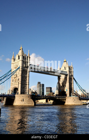 Tower of London, City of London, London, UK - Tower built by William ...