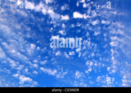 Partly cloudy background pattern Stock Photo - Alamy