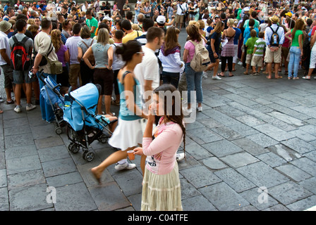 Gypsy at Piazza Duomo,Firenze (Florence), Unesco World Heritage Site ...