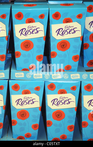 Chocolates and sweets on shelves in a Tesco store Stock Photo - Alamy