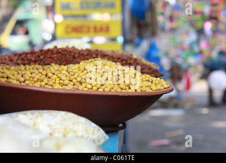 Yellow and brown pulses Stock Photo - Alamy