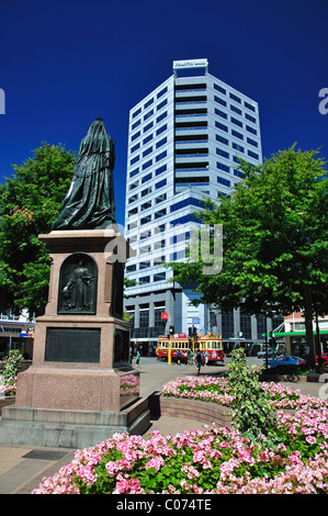 Forsyth Barr Building and Queen Victoria Statue, Victoria Square ...