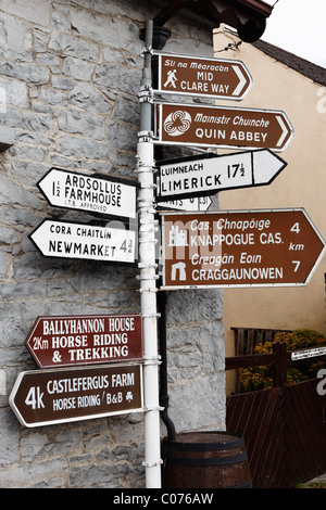 Irish Road signs, County Clare, Ireland Stock Photo - Alamy
