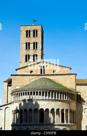 Vertical shot of the Santa Maria church, Aranda de Duero in Burgos ...