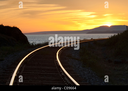 Reflection of the sun on the rails at sunset Stock Photo - Alamy