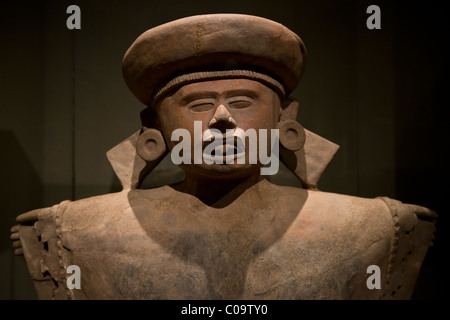 Pre-Columbian period. Huastec civilization (900-1450). Female figure ...