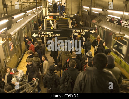 NYC subway system is jammed during the evening rush hour. Grand Central ...