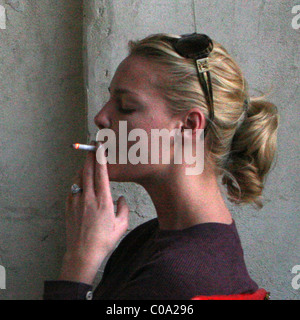 Katherine Heigl smoking a cigarette when enjoying a meal with her ...