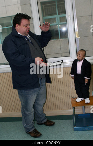 SMALL MAN'S BIG ACHIEVEMENT Chinese man He Pingping has made a huge ...