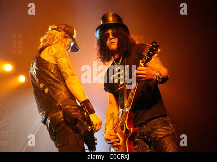 Slash Velvet Revolver performing at the Heineken Music Hall Amsterdam ...