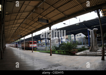 Istanbul train station interior Stock Photo - Alamy