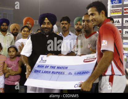 DLF IPL cricket match between Kolkata Knight Riders and the Kings XI ...