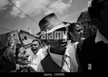 Romani family from the gypsy village of Gigikhana near Bukhara, Uzbekistan Stock Photo - Alamy