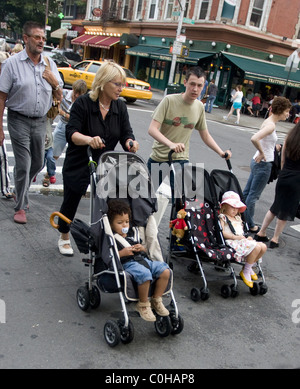 Heidi Klum and her family take a walk in the West Village and stop off ...